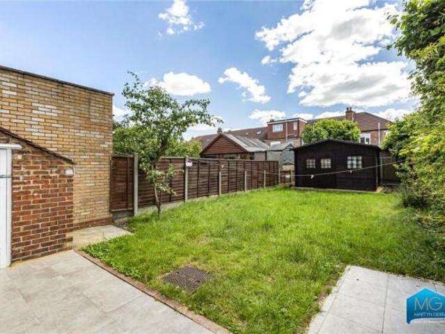 3 bedroom end of terrace house for rent in Arcadian Gardens, Wood Green, London, N22