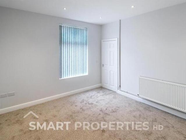 3 bedroom end of terrace house for rent in Armytage Crescent, Huddersfield, HD1