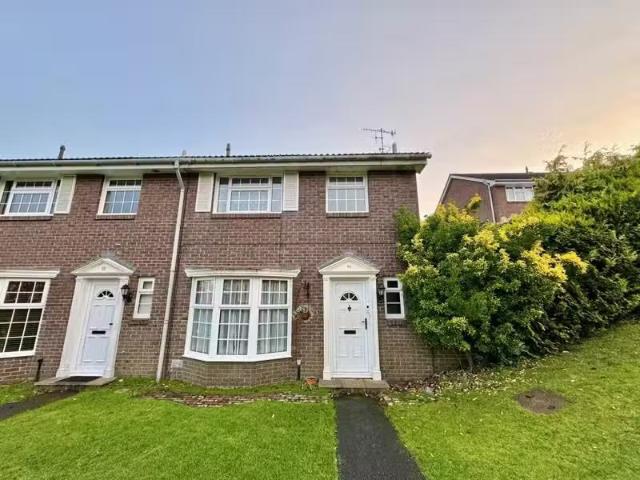 3 bedroom end of terrace house for rent in Ascham Place, Eastb.