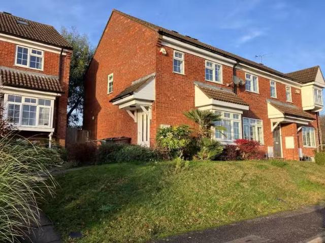 3 bedroom end of terrace house for rent in Ashdales, St. Alban.