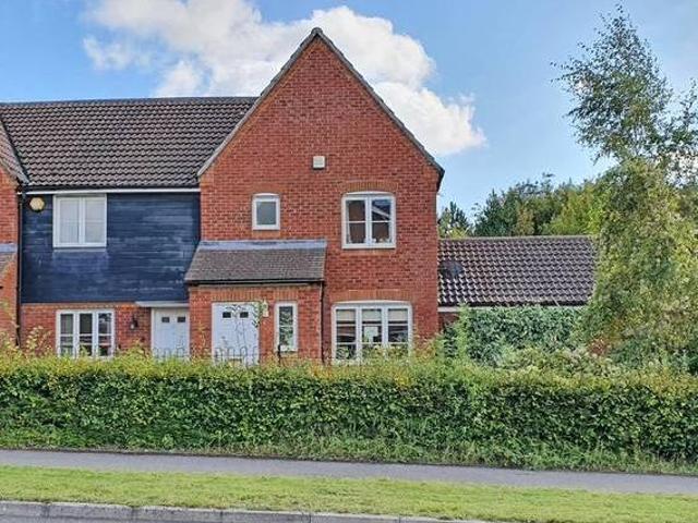 3 bedroom end of terrace house for rent in Aurora Drive Beggarwood RG22