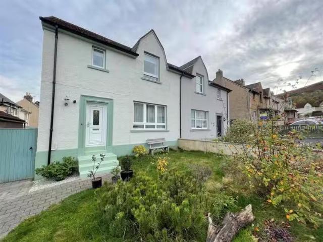 3 bedroom end of terrace house for rent in Back persons Terrac.