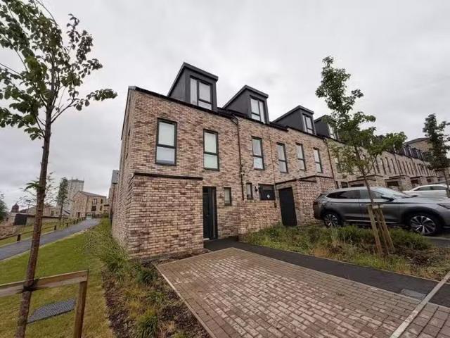 3 bedroom end of terrace house for rent in Balsall Heath Road.
