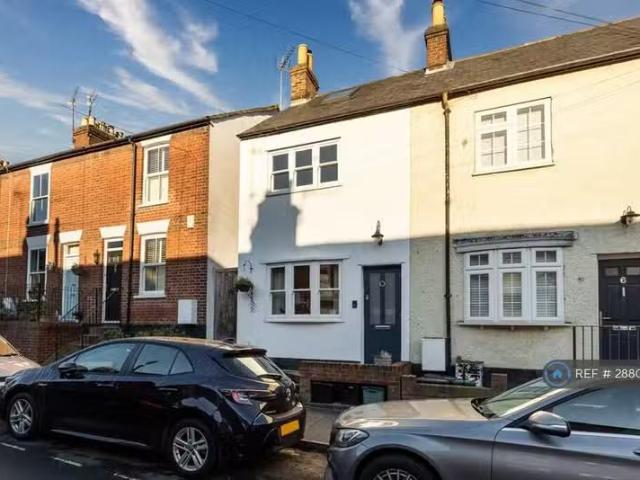 3 bedroom end of terrace house for rent in Bardwell Road, St..