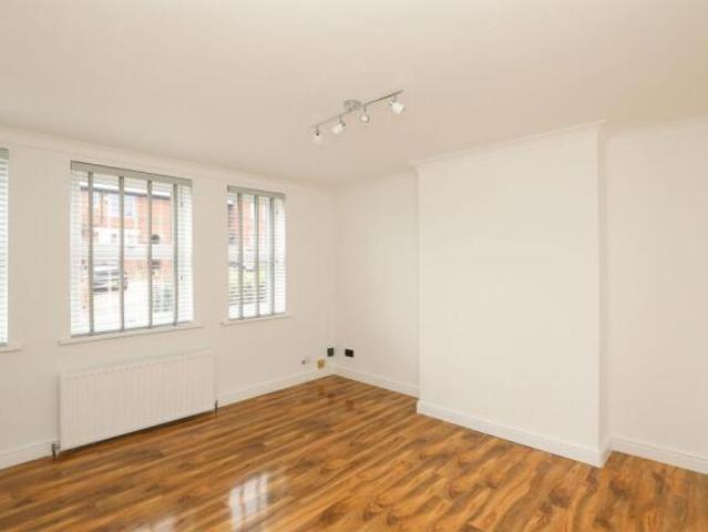 3 bedroom end of terrace house for rent in Bassett Road, Sheffield, S2