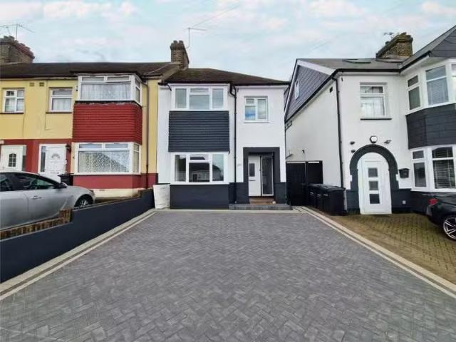 3 bedroom end of terrace house for rent in Bellman Avenue, Gra.