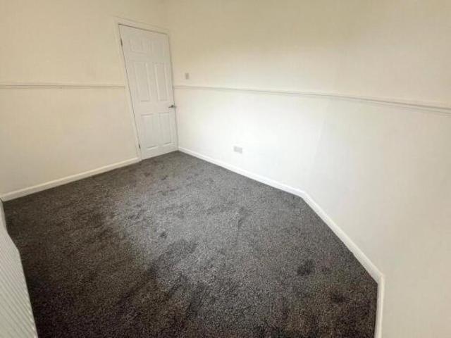 3 bedroom end of terrace house for rent in Belle Isle Road, Leeds, LS10