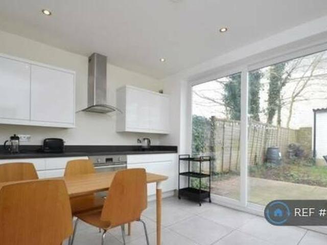 3 bedroom end of terrace house for rent in Belmont Park London SE13