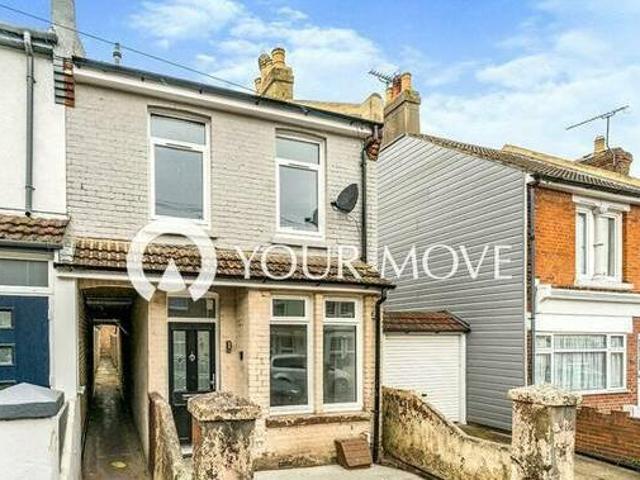 3 bedroom end of terrace house for rent in Beresford Road Gillingham Kent ME7