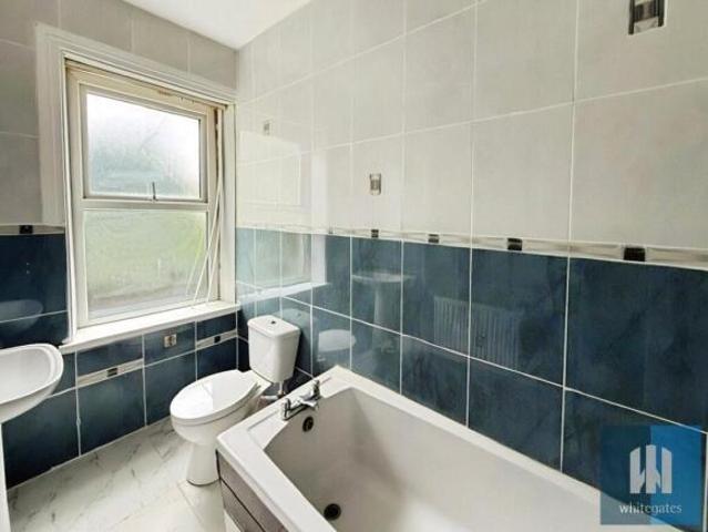 3 bedroom end of terrace house for rent in Blackhouse Road, Fartown, Huddersfield, HD2