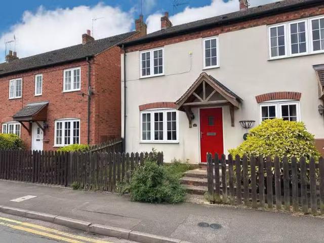 3 bedroom end of terrace house for rent in Bleachfield Street.