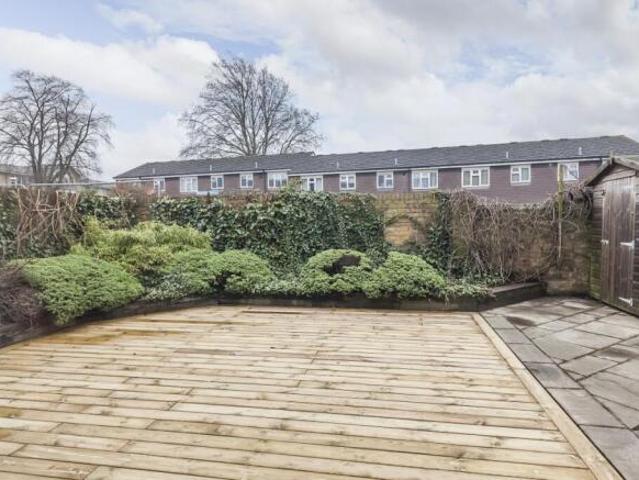 3 bedroom end of terrace house for rent in Blessington Close, SE13