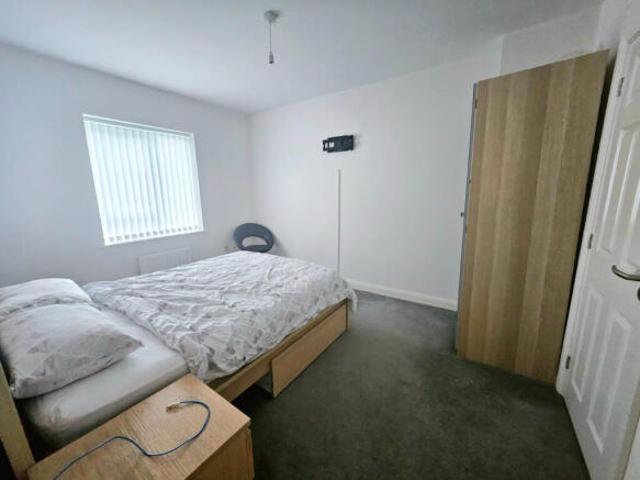 3 bedroom end of terrace house for rent in Bratton Drive, M19