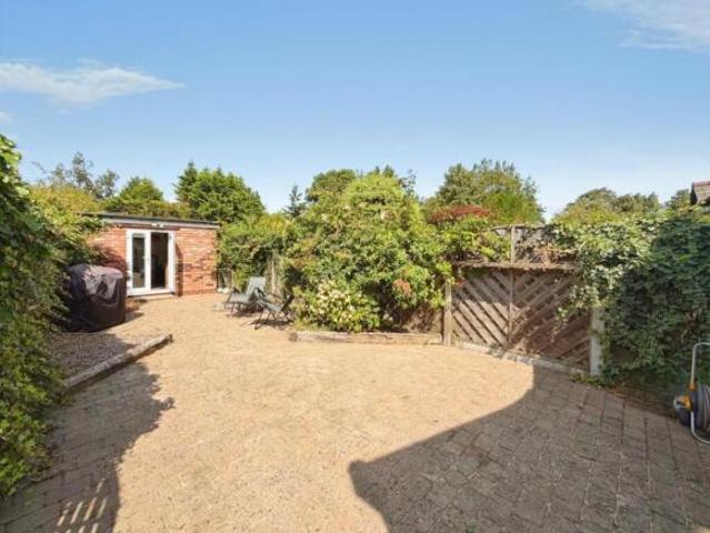 3 bedroom end of terrace house for rent in Broomfields Avenue, Solihull B91 2NP, B91