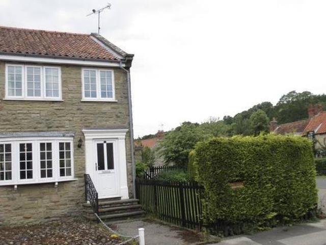3 bedroom end of terrace house for rent in Brook Lane Thornton le Dale YO18