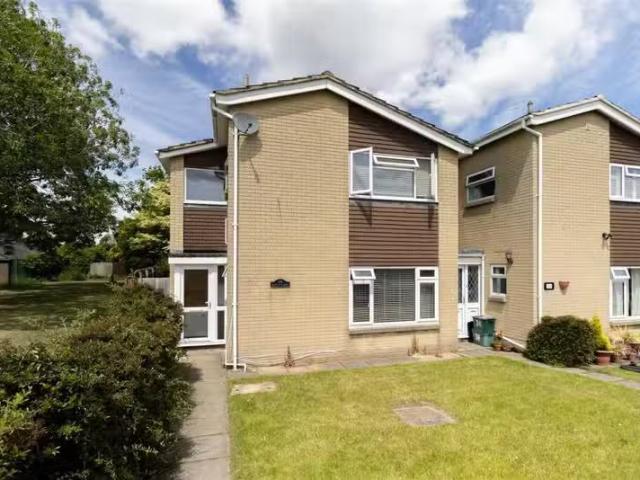 3 bedroom end of terrace house for rent in Buckles Close, Char.