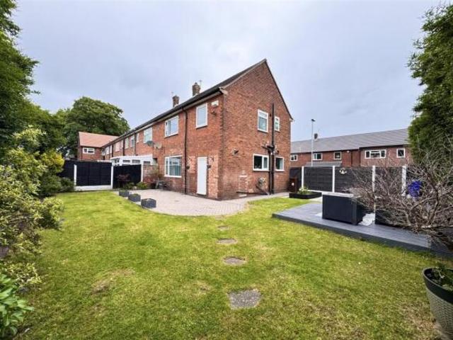 3 bedroom end of terrace house for rent in Gateacre Walk, Manchester, M23