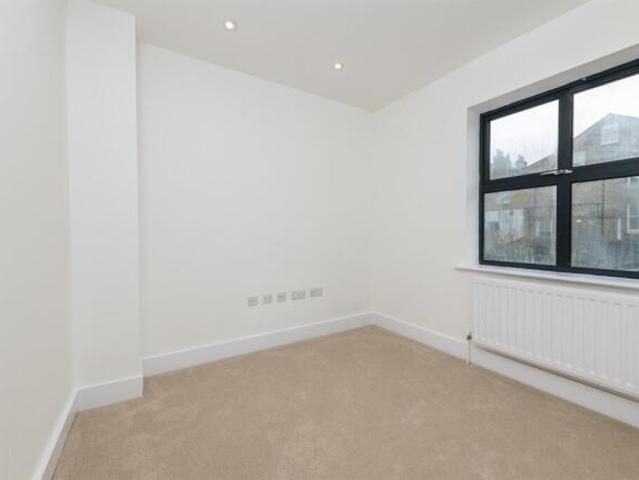 3 bedroom end of terrace house for rent in Geraldine Road, SW18 2NU, SW18