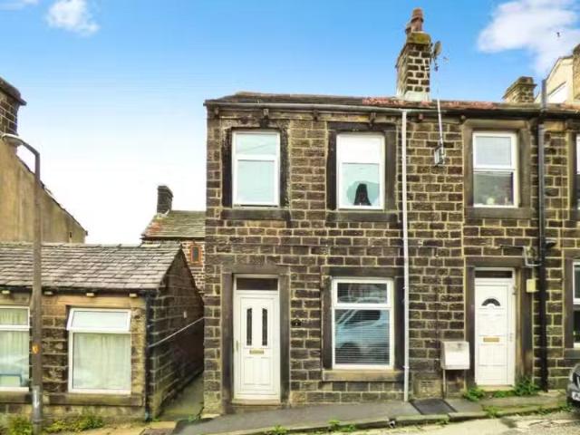 3 bedroom end of terrace house for rent in Gibb Street, Cowlin.