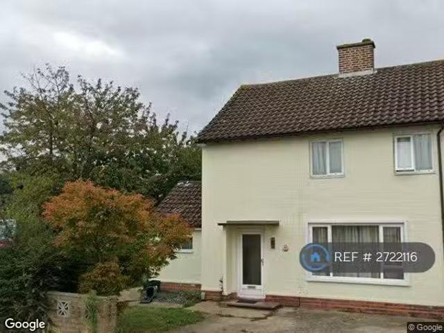 3 bedroom end of terrace house for rent in Gloucester Avenue.