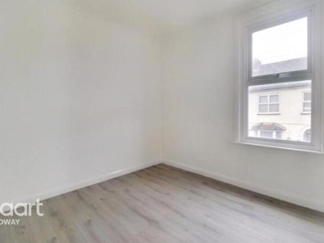 3 bedroom end of terrace house for rent in Grange Road, Gillingham, ME7