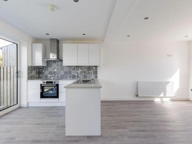 3 bedroom end of terrace house for rent in Greenfield Avenue, Morley, LS27