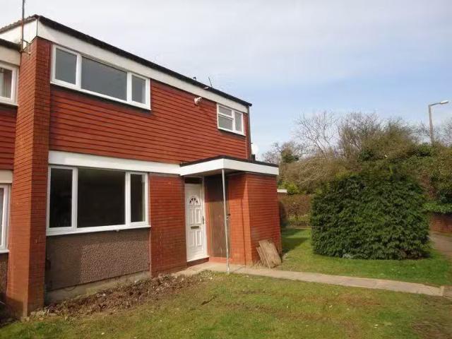 3 bedroom end of terrace house for rent in Deans Close, Reddit.