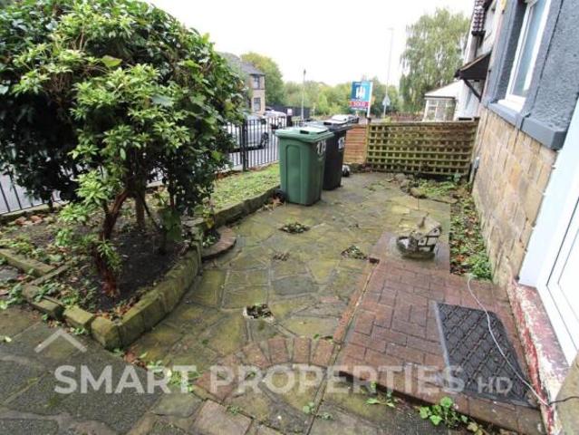 3 bedroom end of terrace house for rent in Deighton Road, Huddersfield, HD2