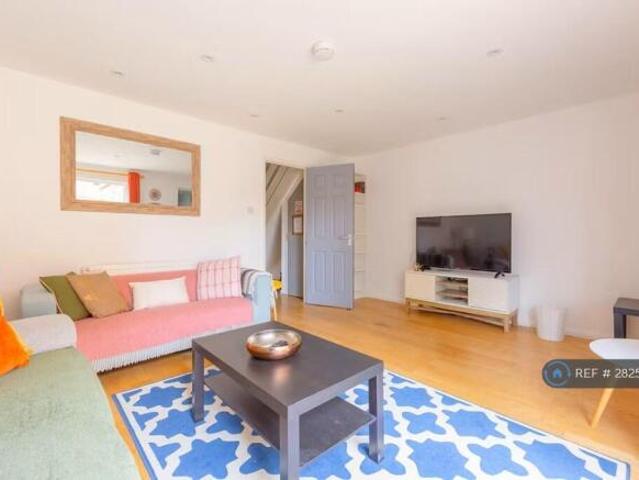3 bedroom end of terrace house for rent in Delverton Road, London, SE17