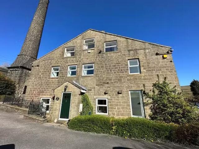 3 bedroom end of terrace house for rent in Denholme Road, Oxen.