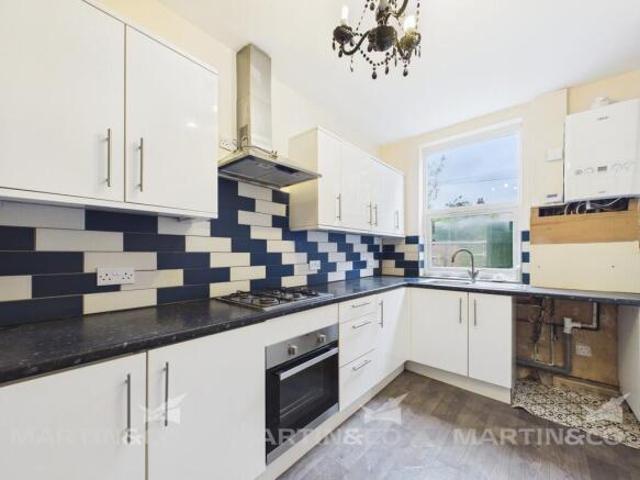3 bedroom end of terrace house for rent in Earlesmere Road, Balby, DN4