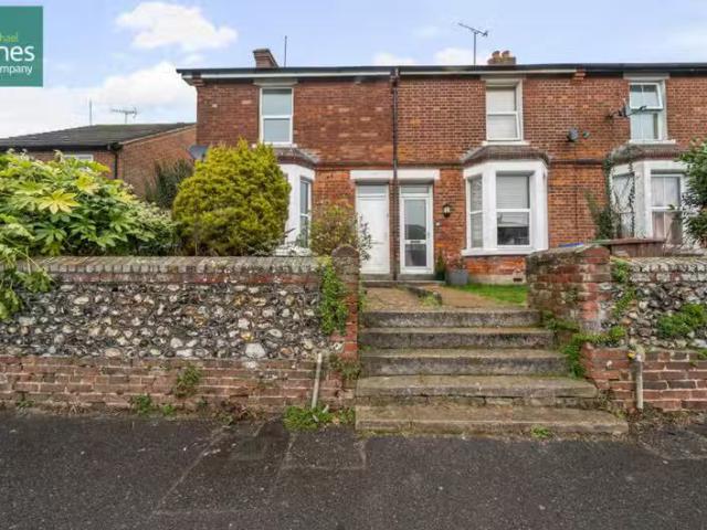 3 bedroom end of terrace house for rent in East Street, Little.
