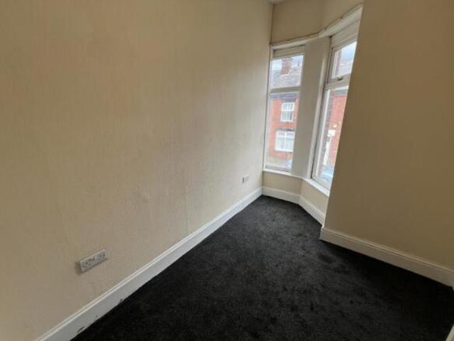 3 bedroom end of terrace house for rent in Edge Lane, Droylsden, M43
