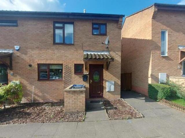 3 Bedroom End Of Terrace House For Rent In Edgware, Greater London