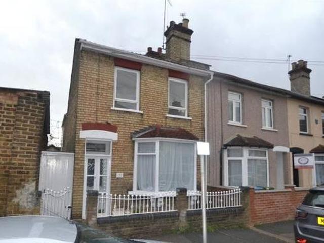 3 bedroom end of terrace house for rent in Estcourt Road Watford Herts WD17
