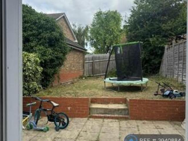3 bedroom end of terrace house for rent in Fairway Drive, London, SE28