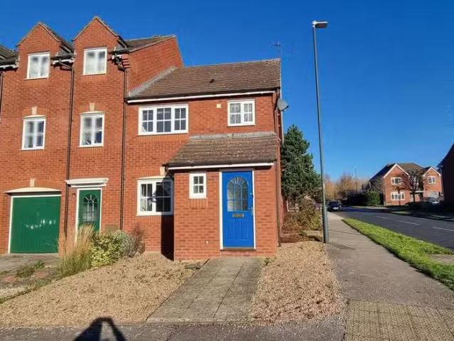 3 bedroom end of terrace house for rent in Falstaff Grove, War.