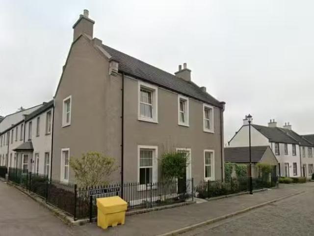 3 bedroom end of terrace house for rent in Firhill Street, Ell.