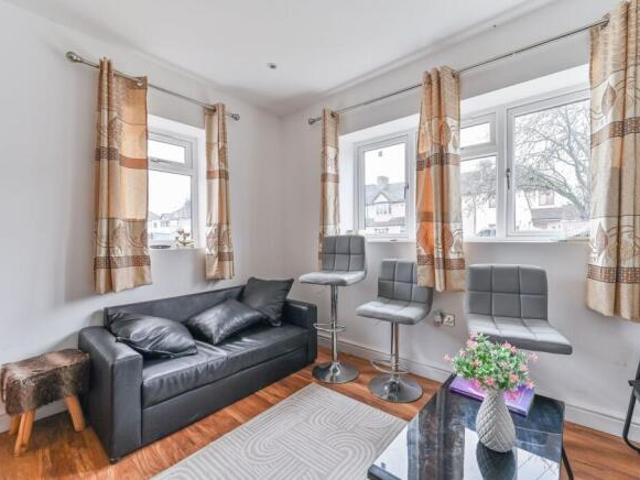 3 bedroom end of terrace house for rent in Franklin Crescent, Mitcham, CR4