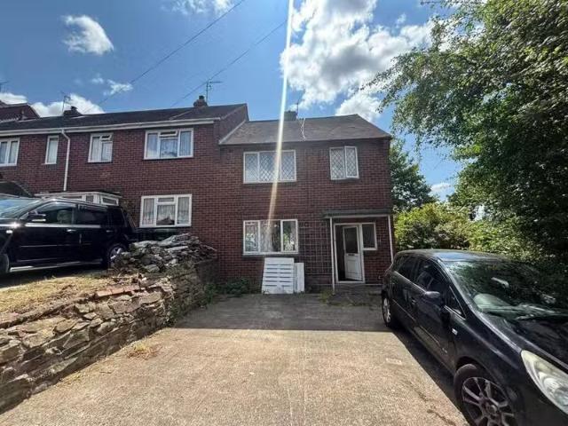 3 bedroom end of terrace house for rent in Knowle Road, Rowley.
