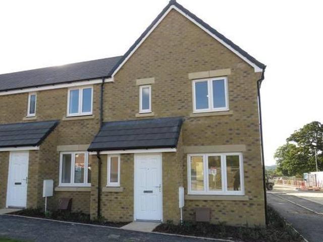 3 bedroom end of terrace house for rent in Kingfisher Drive Houndstone YEOVIL BA22