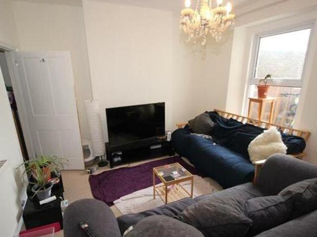 3 Bedroom End Of Terrace House For Rent In Kingswood