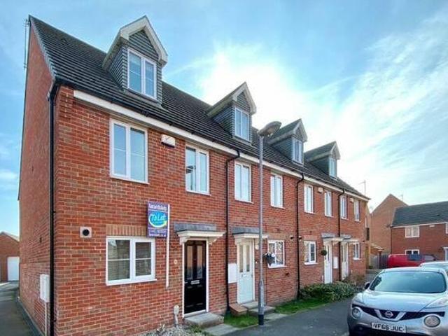 3 bedroom end of terrace house for rent in Kingscroft Drive Brough East Yorkshire HU15