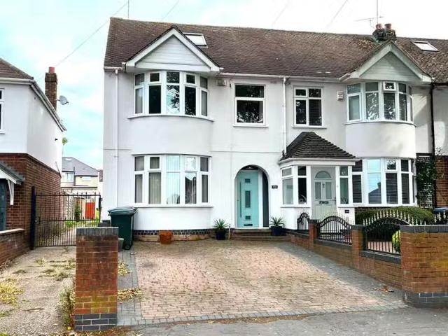 3 bedroom end of terrace house for rent in Holyhead Road, Coun.