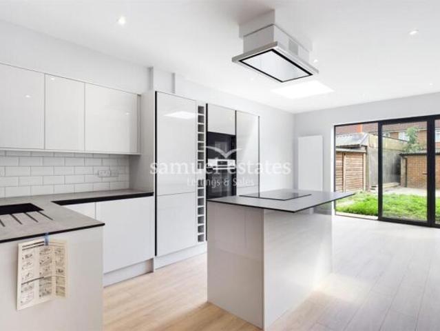 3 bedroom end of terrace house for rent in Homefield Gardens, Mitcham, CR4