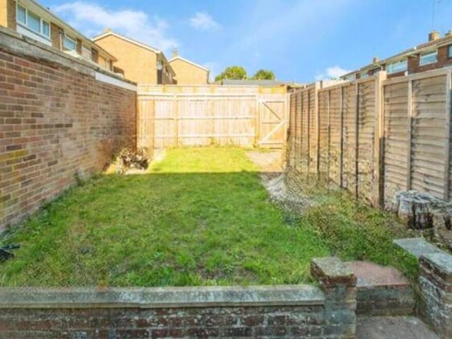 3 bedroom end of terrace house for rent in Hamelyn Road, Basingstoke, Hampshire, RG21