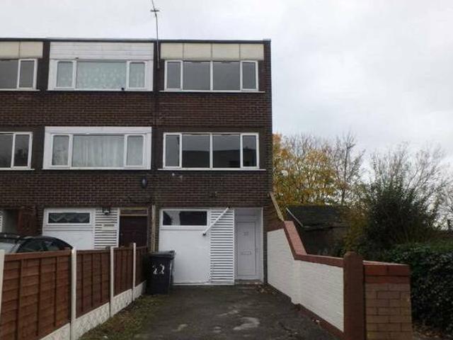 3 bedroom end of terrace house for rent in Handforth Lane Halton Lodge WA7