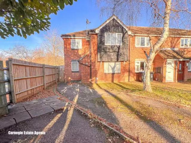 3 bedroom end of terrace house for rent in Harwood Close, Welw.
