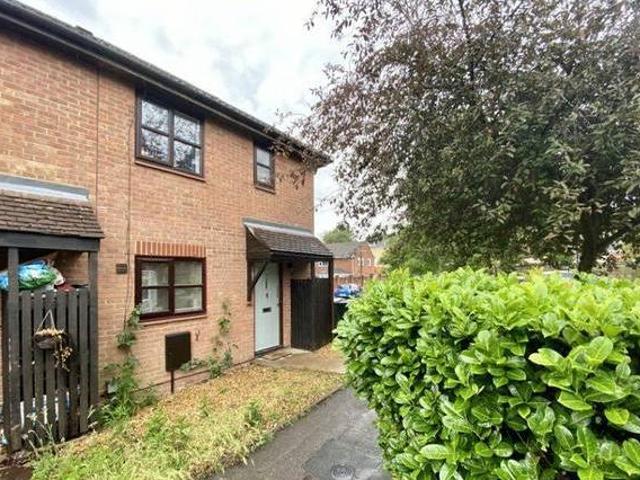 3 bedroom end of terrace house for rent in Heathermead Camberley GU16
