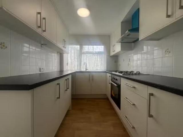 3 bedroom end of terrace house for rent in Heathmere Drive, Bi.